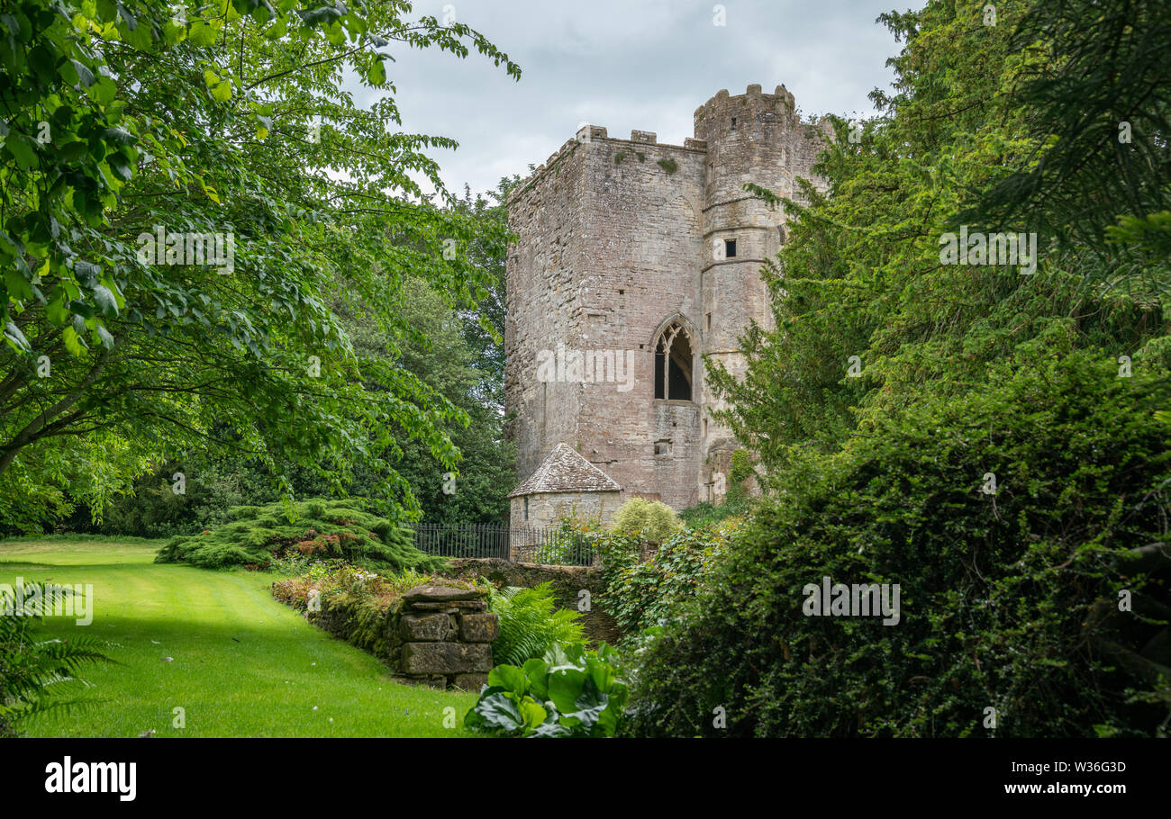 Beverston castle hi-res stock photography and images - Alamy