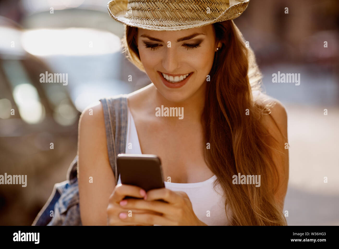 Texting, walking, trip hi-res stock photography and images - Alamy