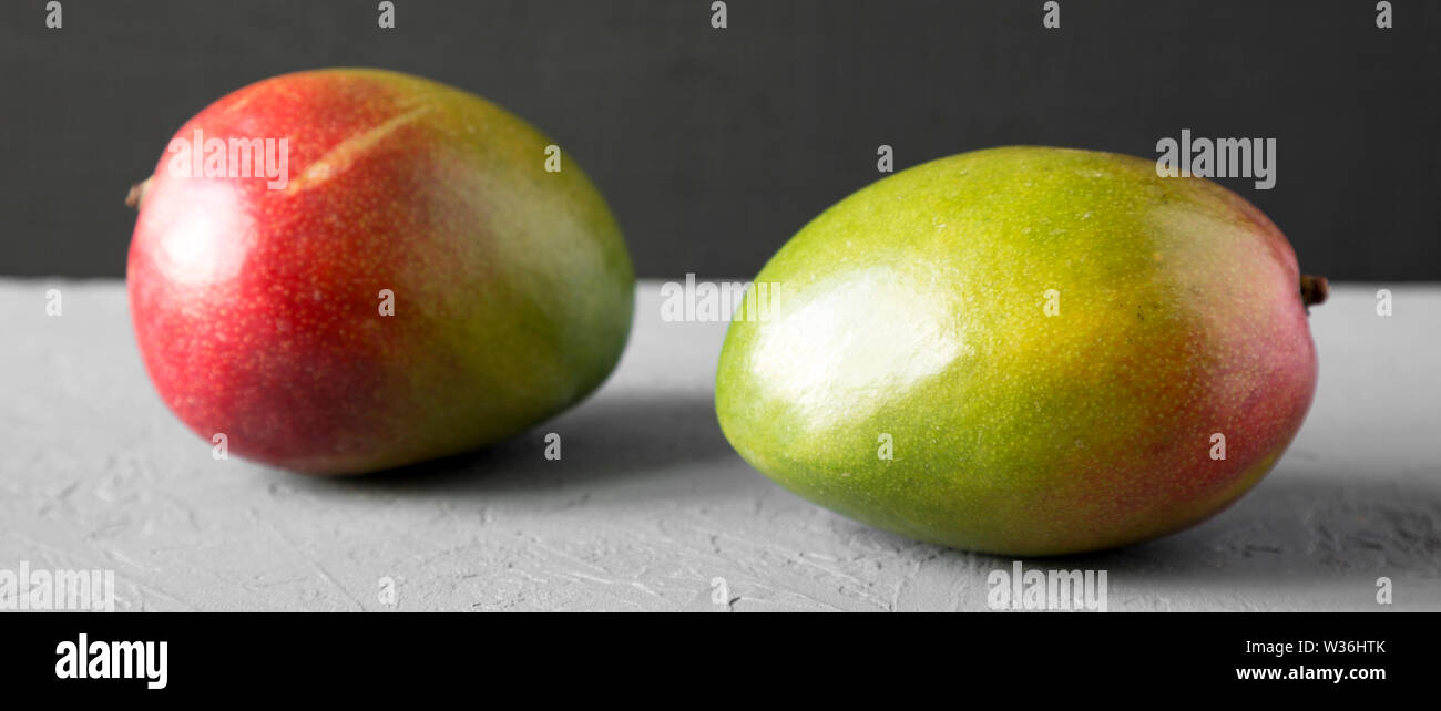 Side of mangoes hi-res stock photography and images - Alamy