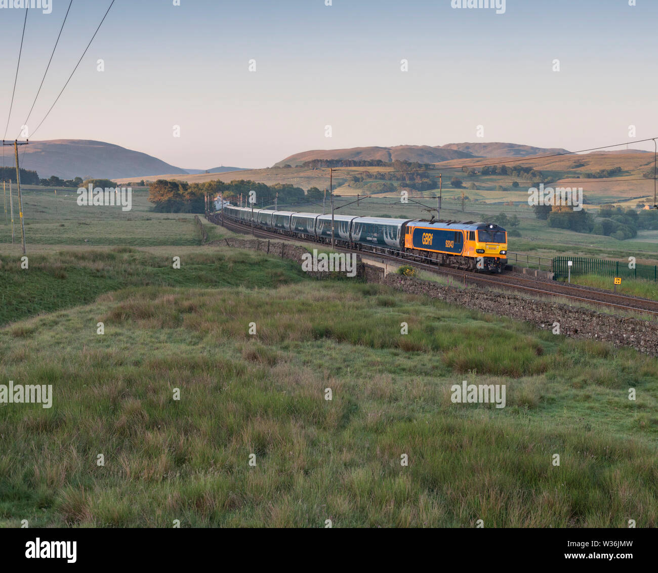 Caledonian sleeper train hi-res stock photography and images - Alamy