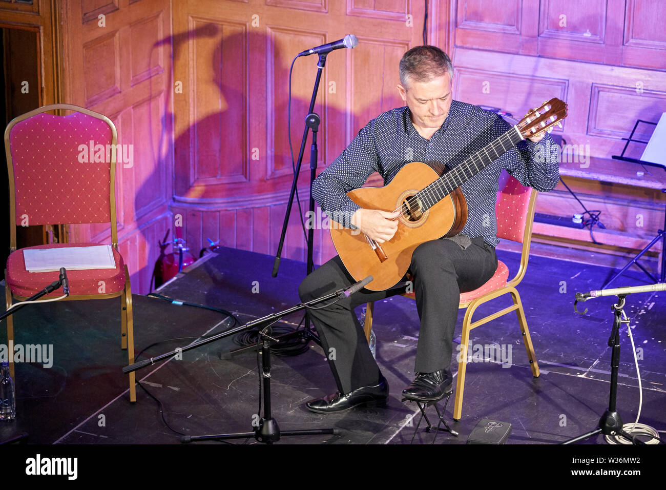 Gary ryan guitarist hi-res stock photography and images - Alamy