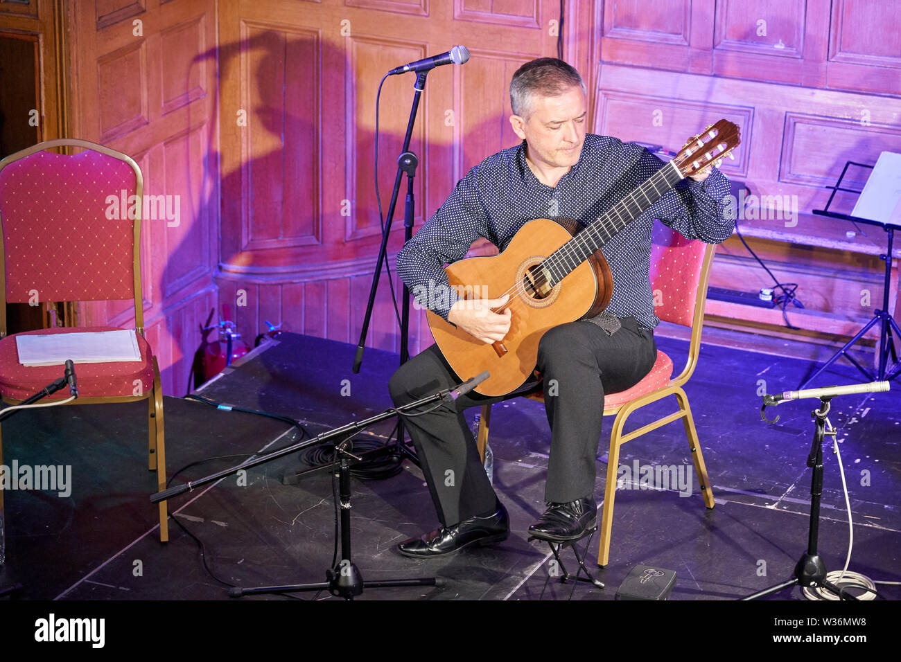 Gary ryan guitarist hi-res stock photography and images - Alamy