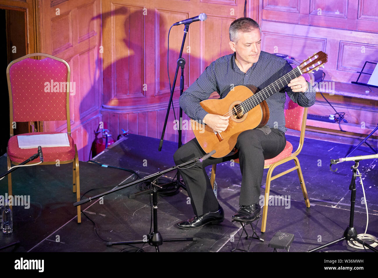 Gary ryan guitarist hi-res stock photography and images - Alamy