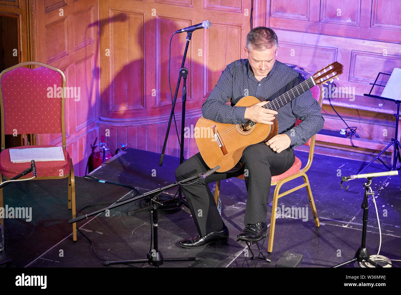 Gary ryan guitarist hi-res stock photography and images - Alamy