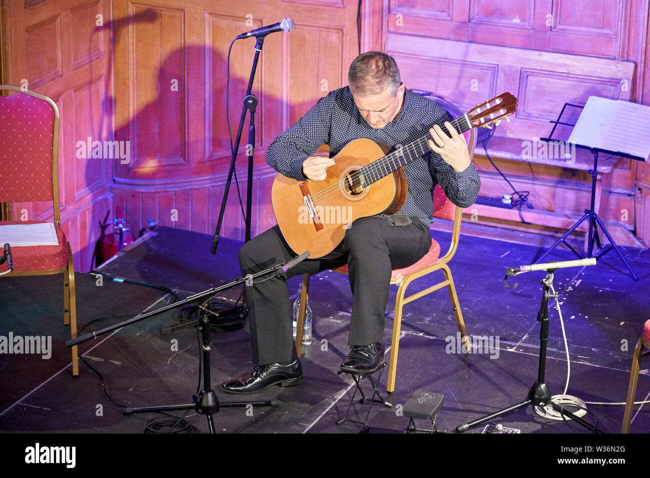 Gary ryan guitarist hi-res stock photography and images - Alamy