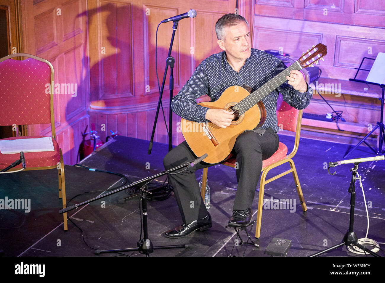 Gary ryan guitarist hi-res stock photography and images - Alamy