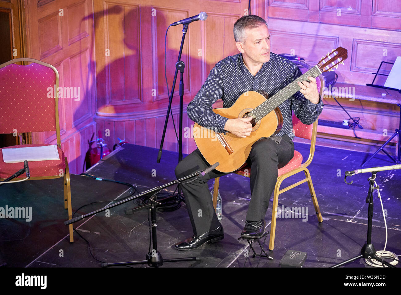 Gary ryan guitarist hi-res stock photography and images - Alamy
