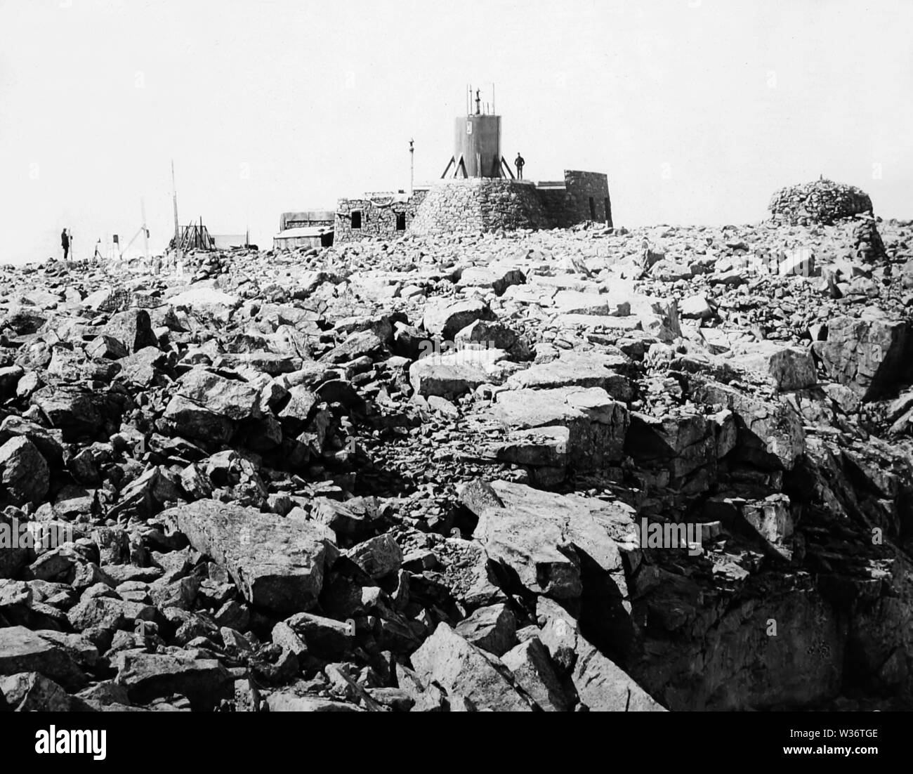 Ben nevis observatory Black and White Stock Photos & Images - Alamy