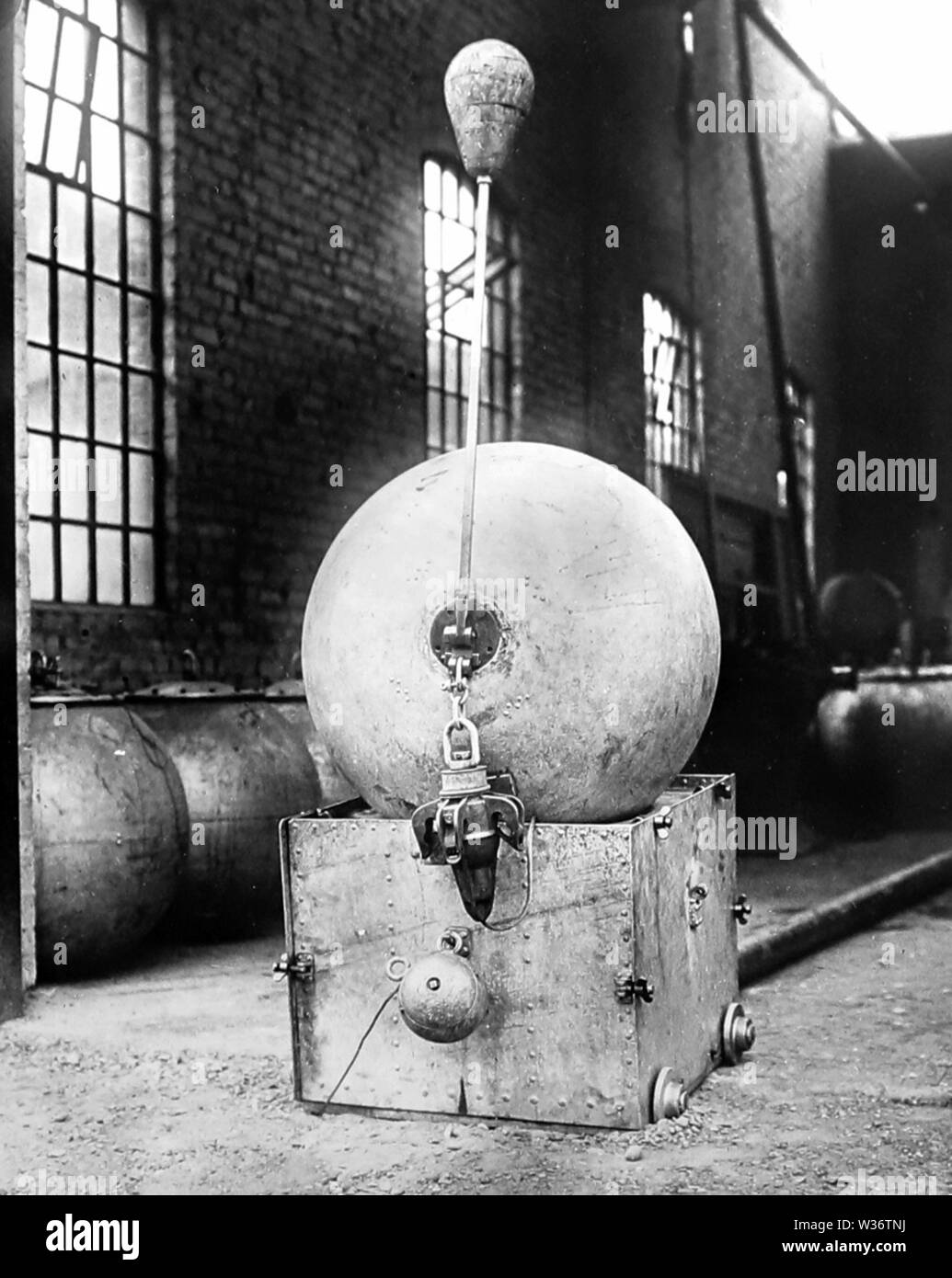 Submarine mine hi-res stock photography and images - Alamy
