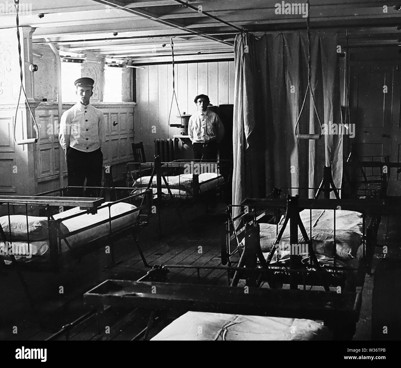 Hospital ship ww1 hi-res stock photography and images - Alamy