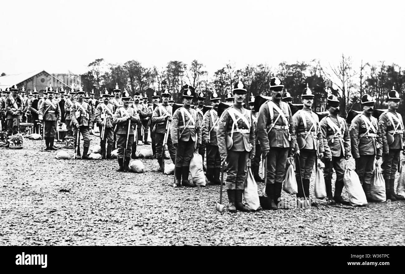 The Yorkshire Regiment in khaki during WW1 Stock Photo - Alamy