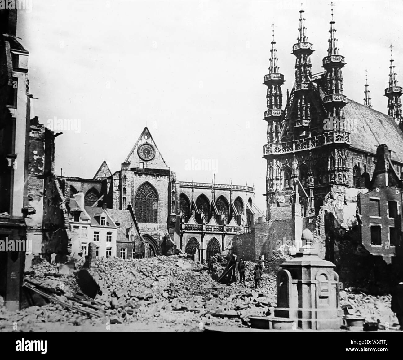 Leuven Cathedral ruins in WW1 Stock Photo - Alamy