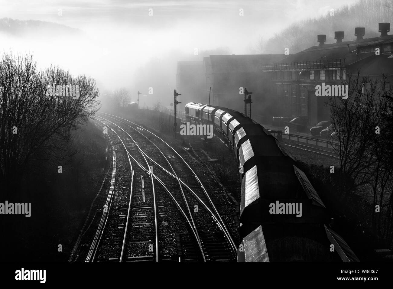 Freightliner aggregates train arriving at Tunstead quarry in the peak ...