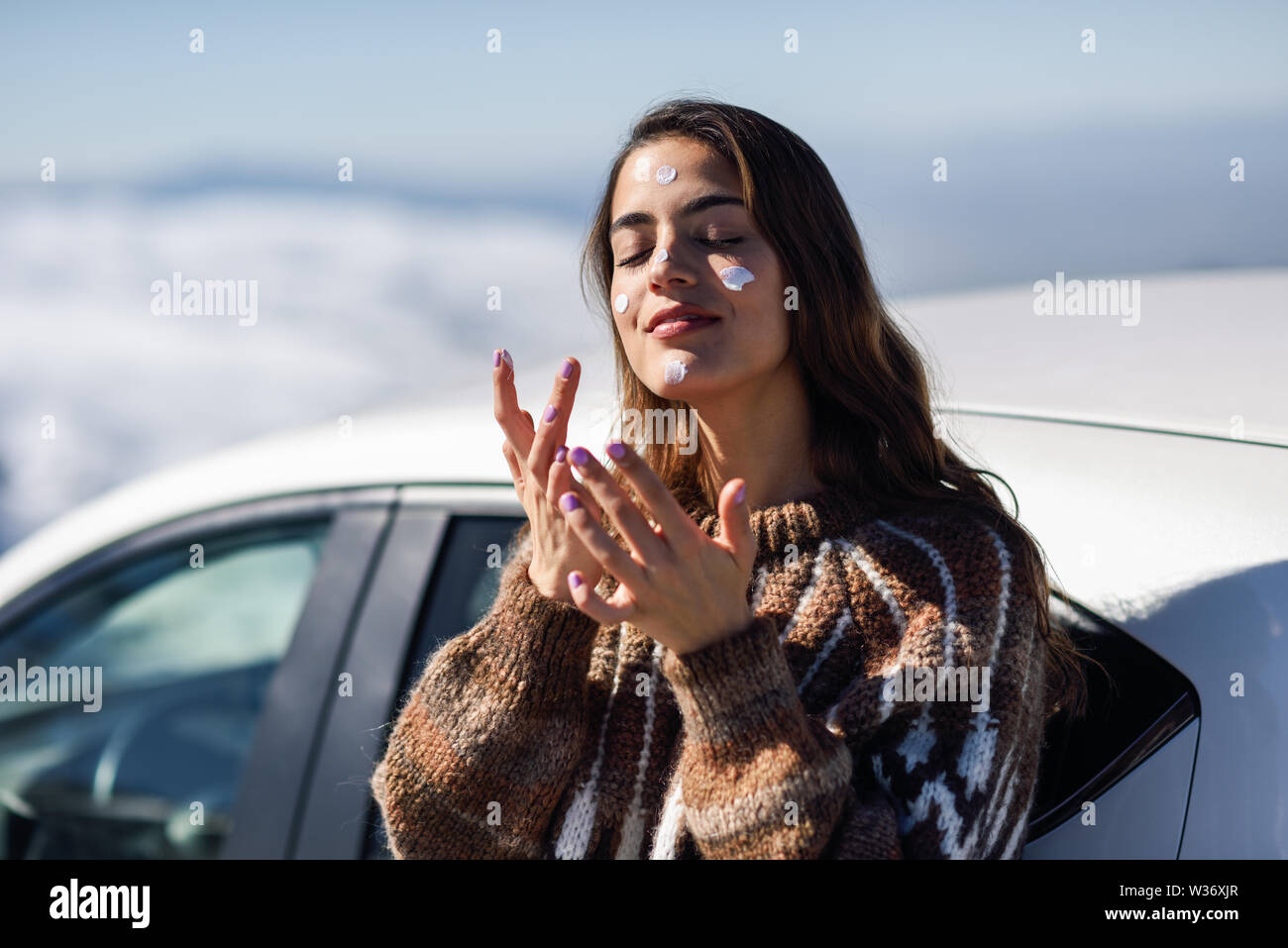 Woman applying suntan lotion hi-res stock photography and images - Alamy