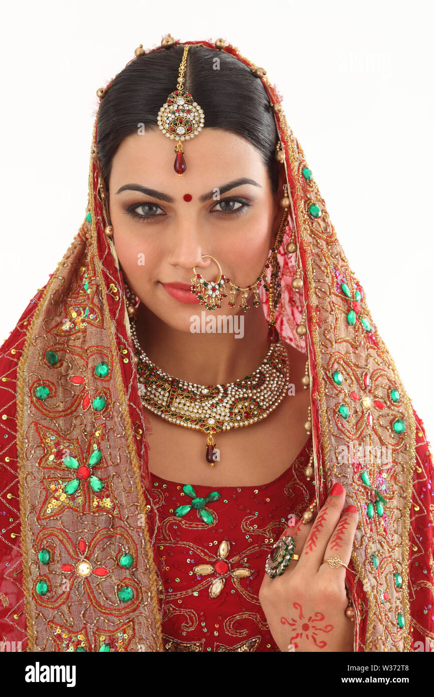 Portrait of an Indian bride Stock Photo - Alamy