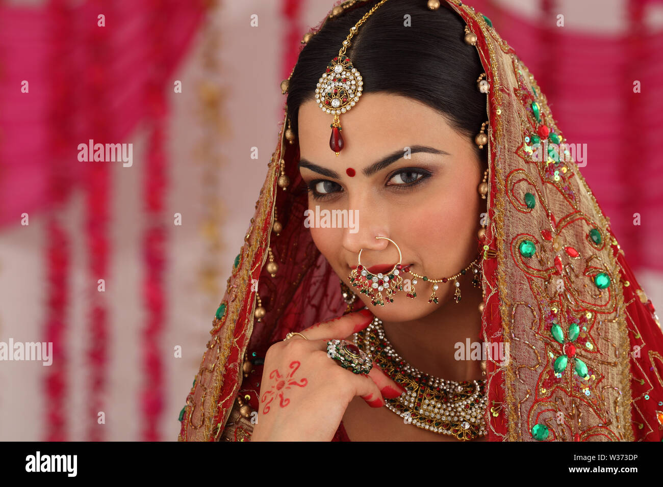 Portrait of an Indian bride Stock Photo - Alamy