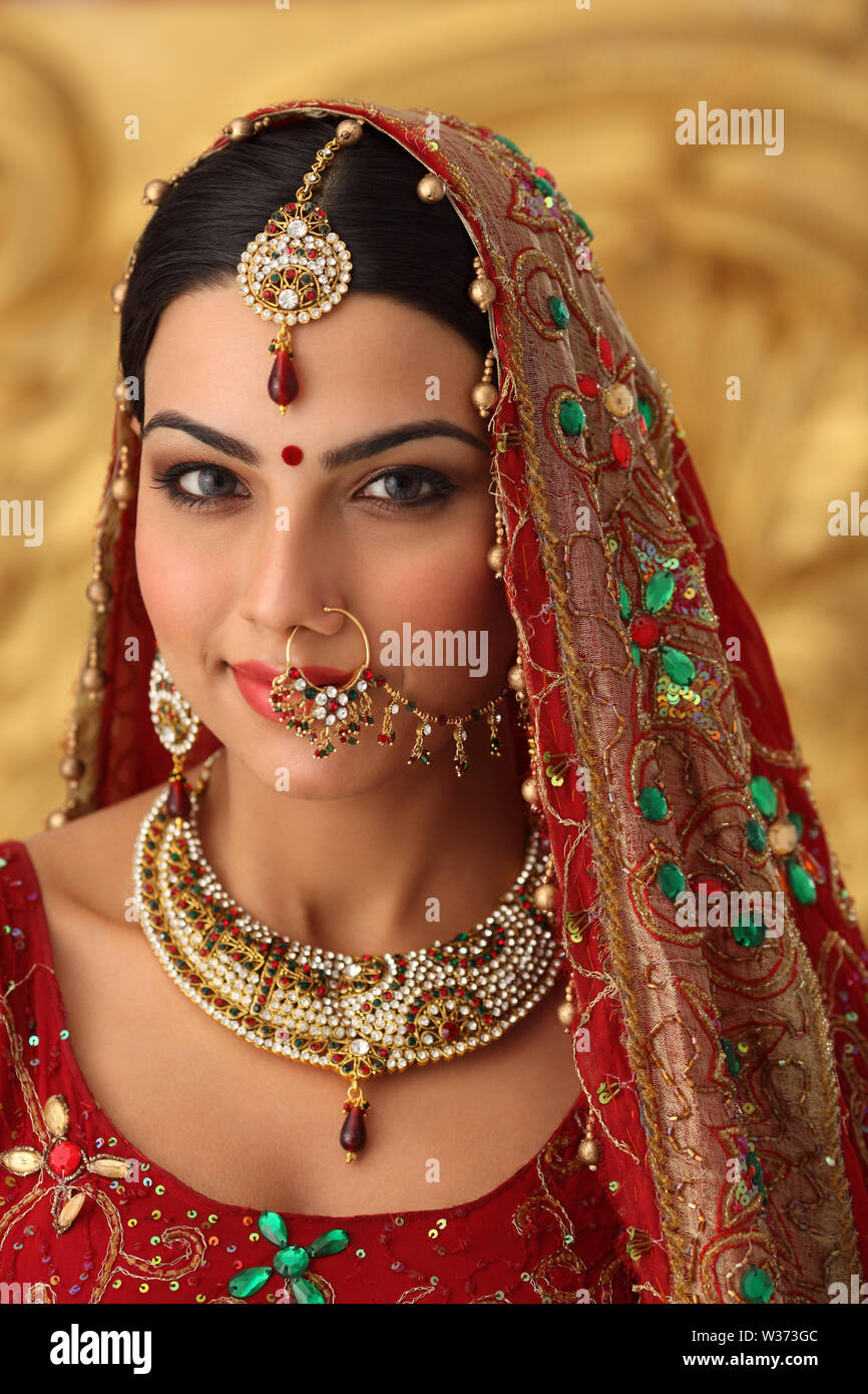 Portrait of an Indian bride Stock Photo - Alamy