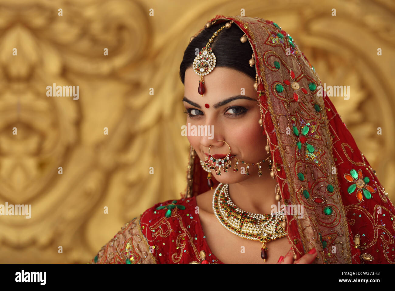 Portrait of an Indian bride Stock Photo - Alamy