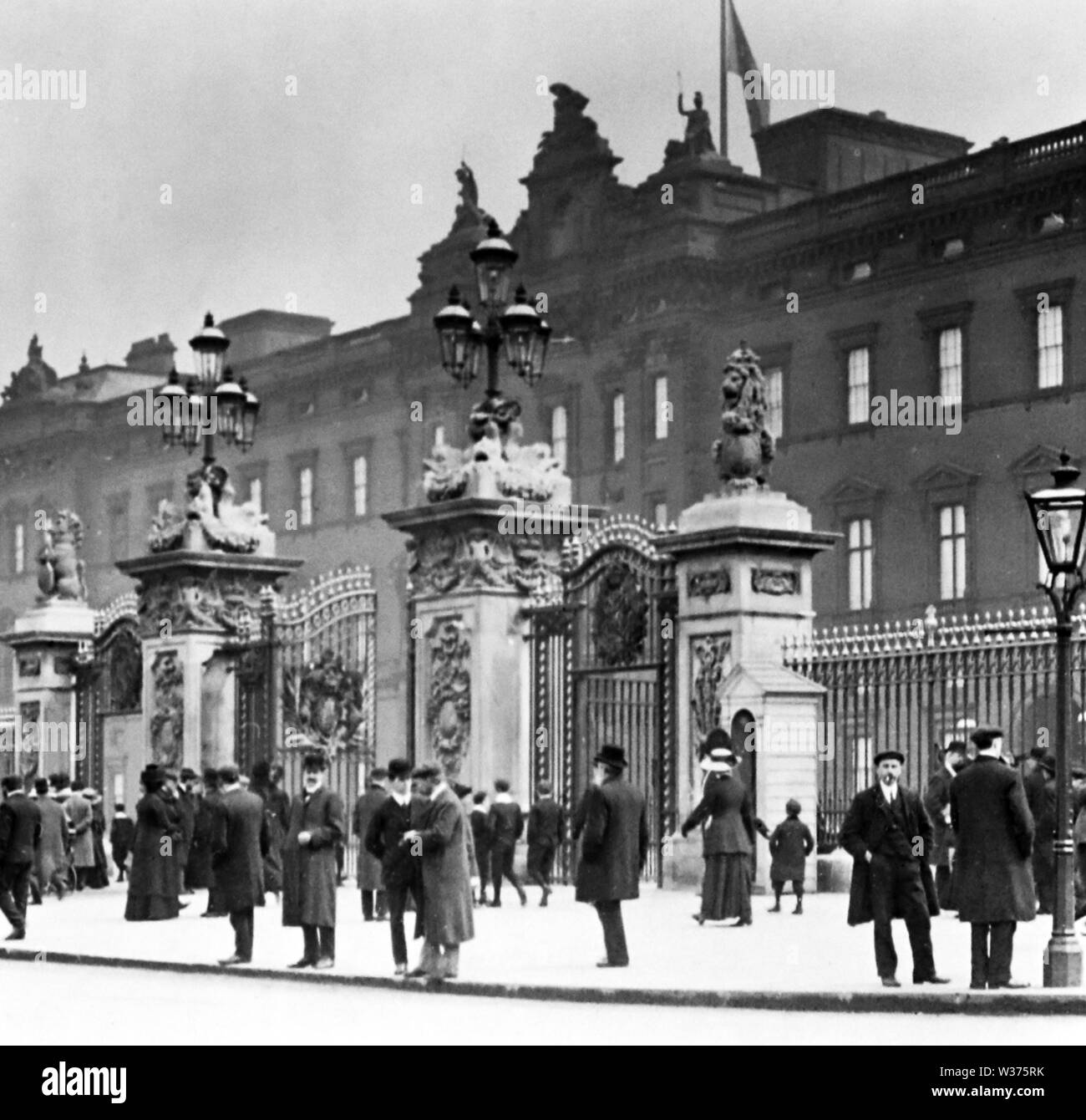 Old buckingham palace Black and White Stock Photos & Images - Alamy