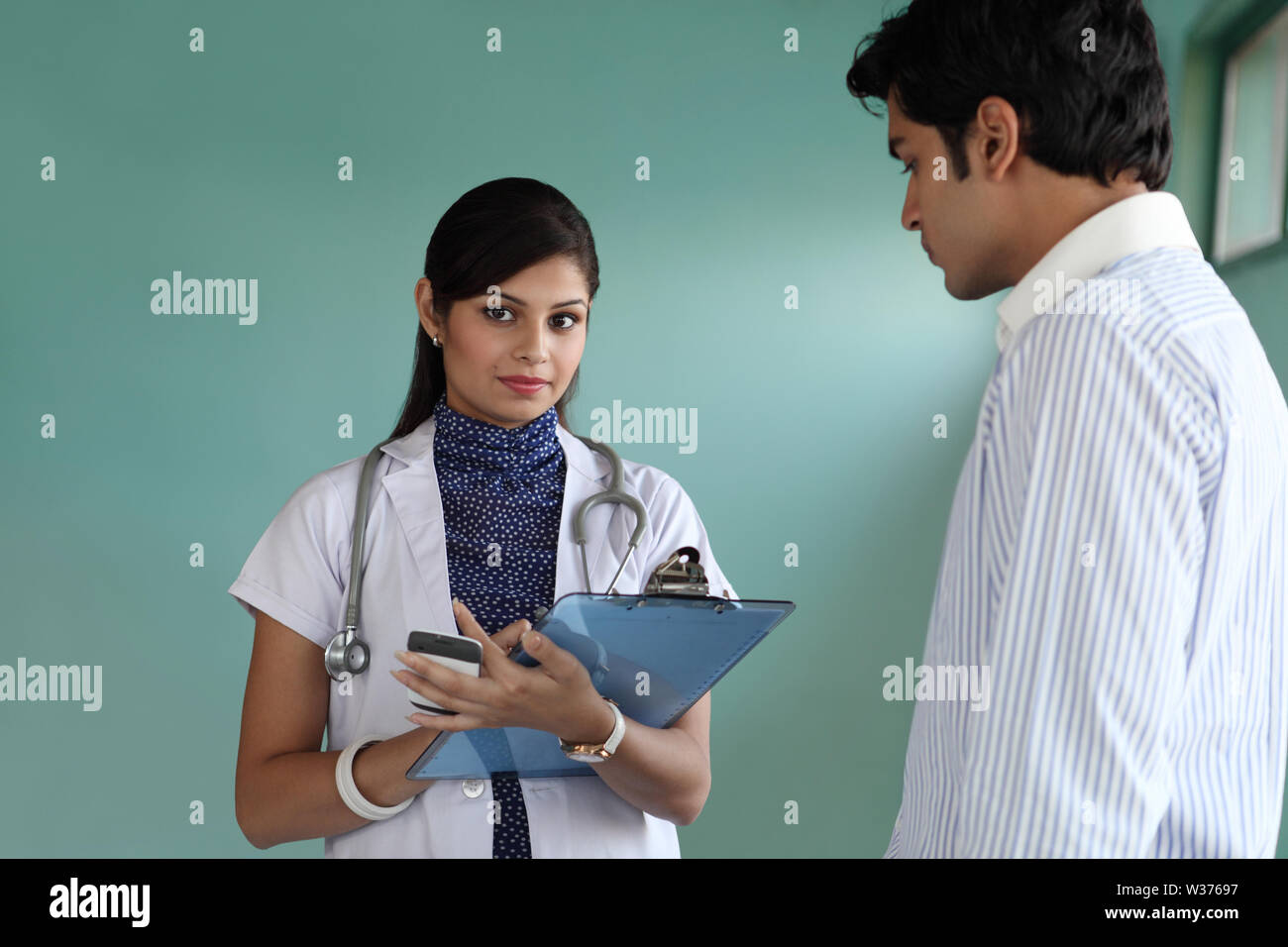 Doctor Patient Conversation High Resolution Stock Photography and ...