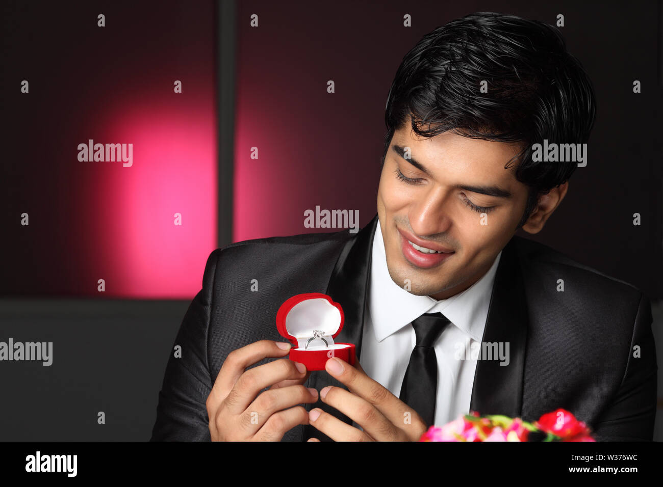 Engagement ring images hi-res stock photography and images - Alamy