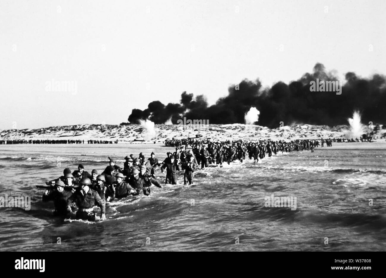 On location for the filming of 'Dunkirk' released in 1958 Stock Photo ...