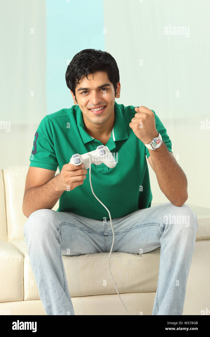 Man playing video game Stock Photo - Alamy