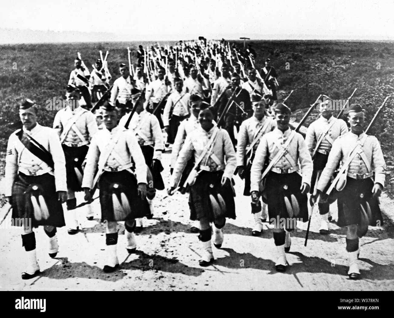 Queens own cameron highlanders hi-res stock photography and images - Alamy