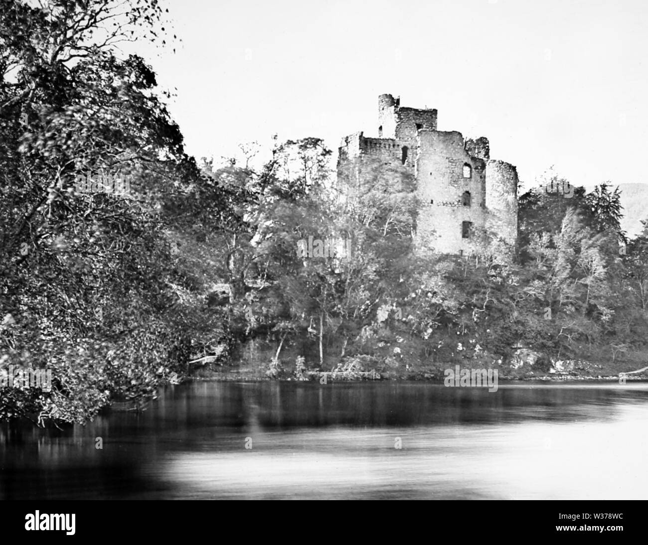 Invergarry castle hi-res stock photography and images - Alamy