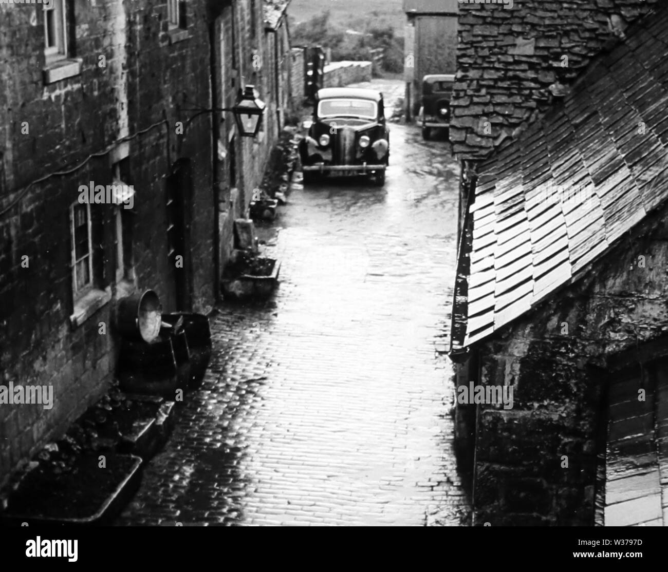 1940s back alley, Terrace housing Stock Photo - Alamy