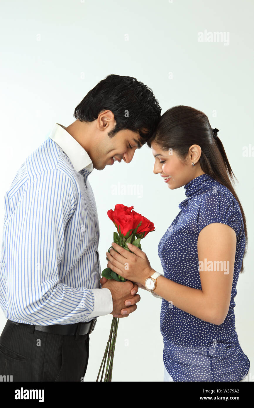 Man giving bunch of flowers to his girlfriend Stock Photo - Alamy