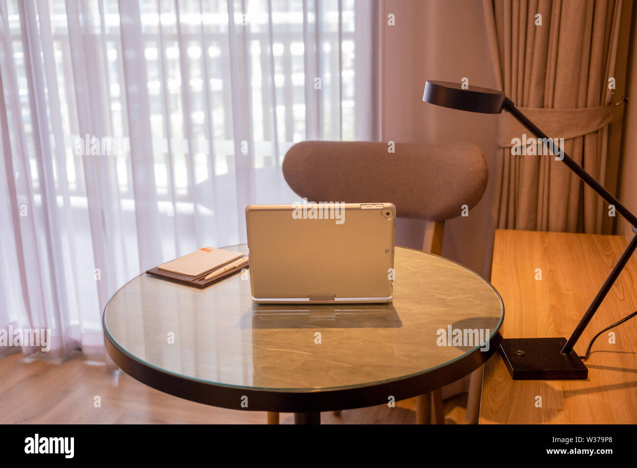 Hotel room workspace hi-res stock photography and images - Alamy