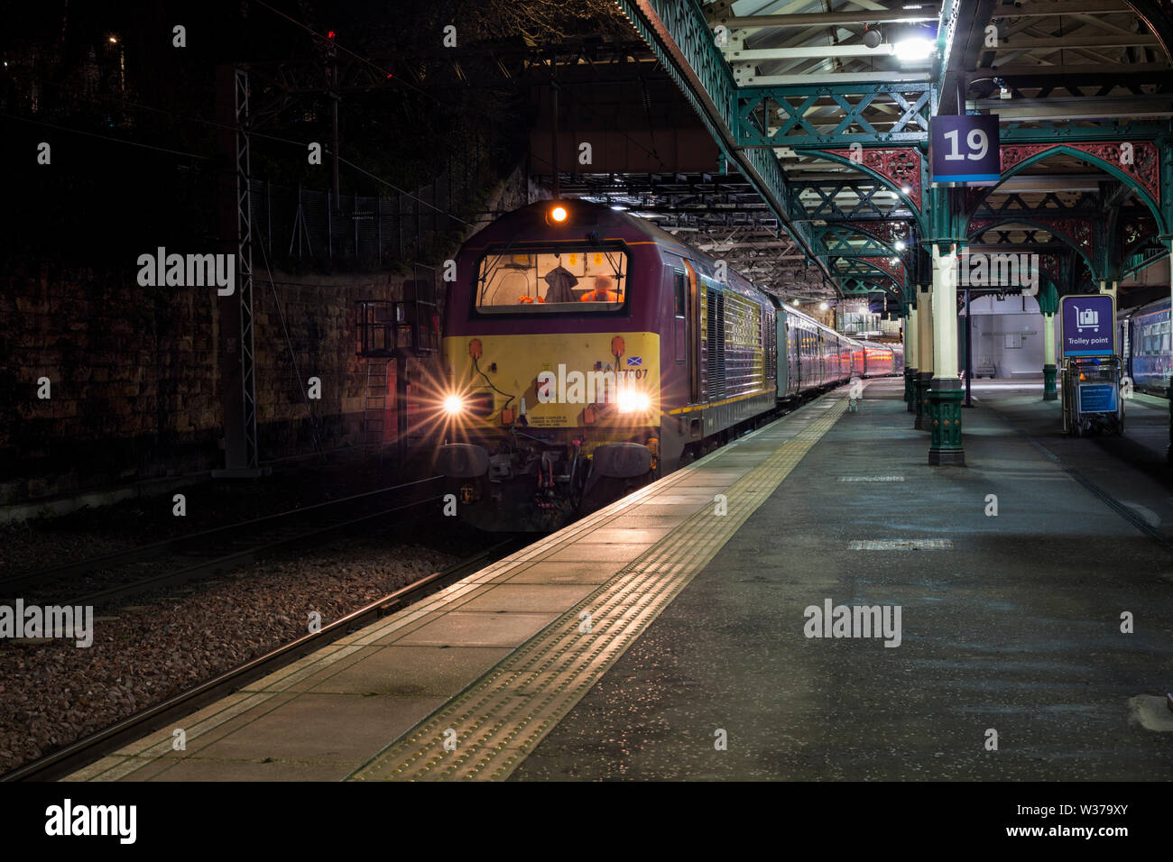 DB Cargo class 67 locomotive at Edinburgh Waverley with the Inverness ...