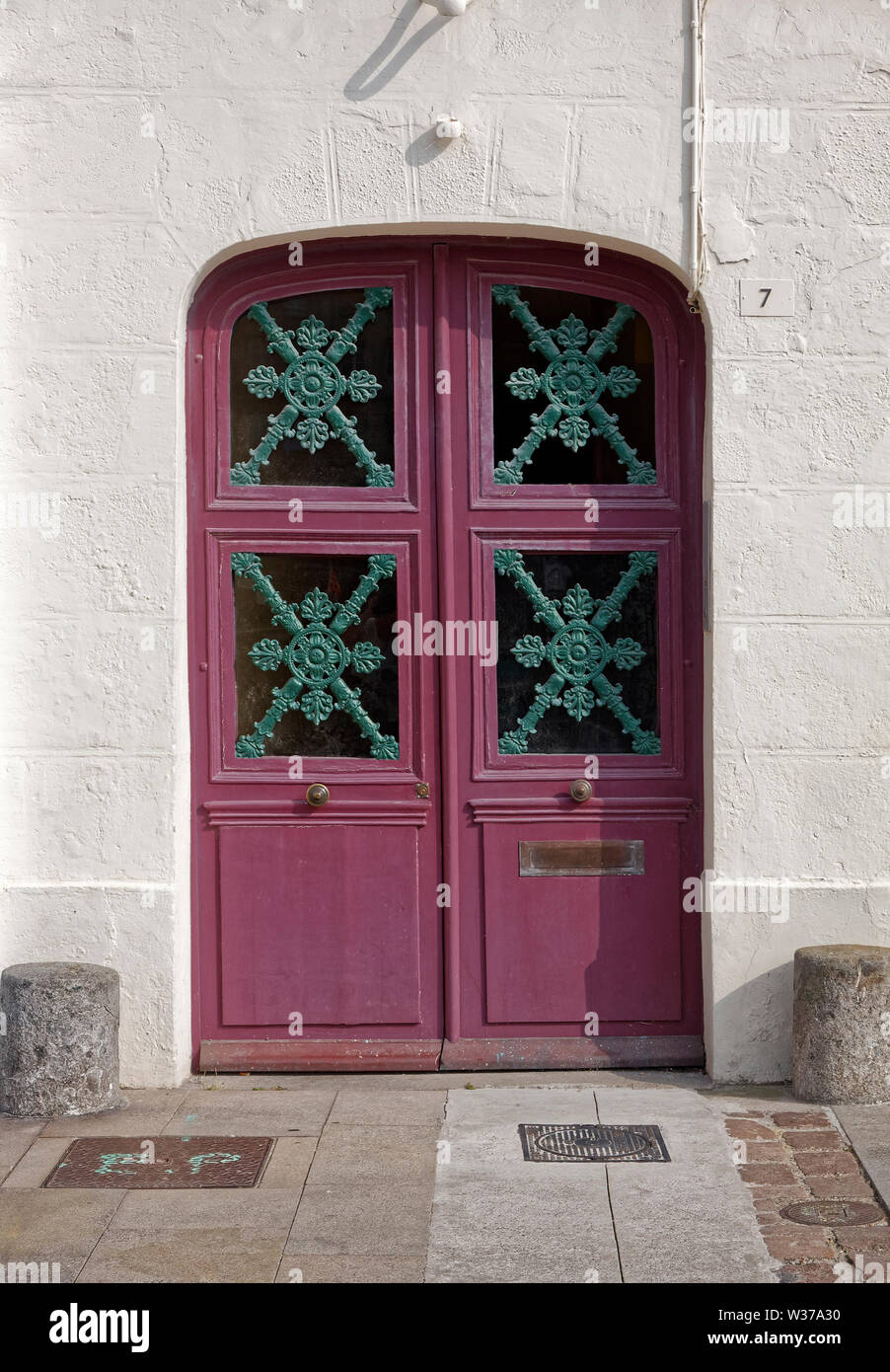 Plum color double doors hi-res stock photography and images - Alamy