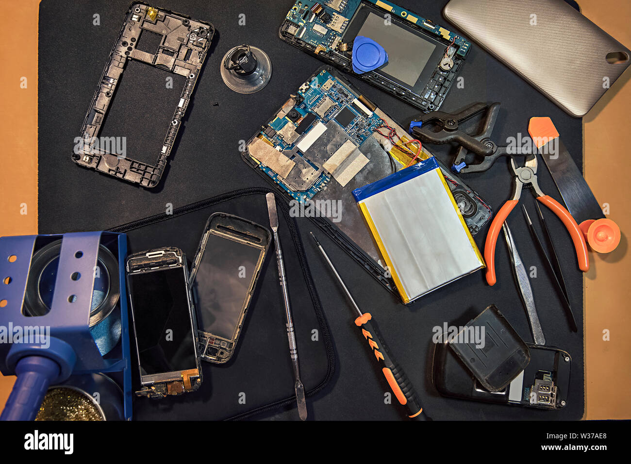 Smartphones and tablets hi-res stock photography and images - Alamy