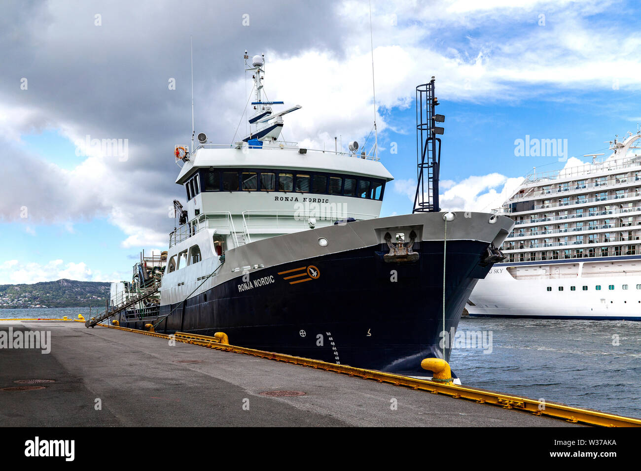 Live fish transport hi-res stock photography and images - Alamy