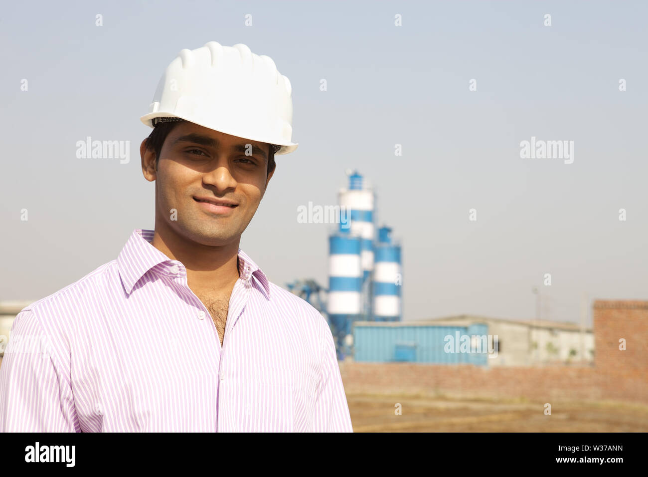 Portrait of an engineer Stock Photo - Alamy