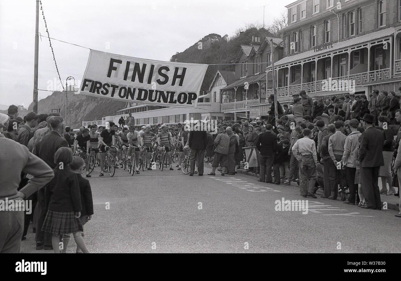 Start of cycle race hi-res stock photography and images - Alamy