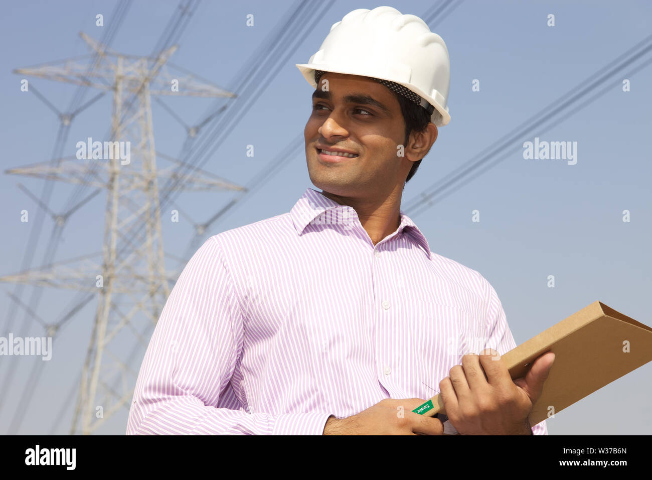 Engineer wearing hardhat Stock Photo - Alamy
