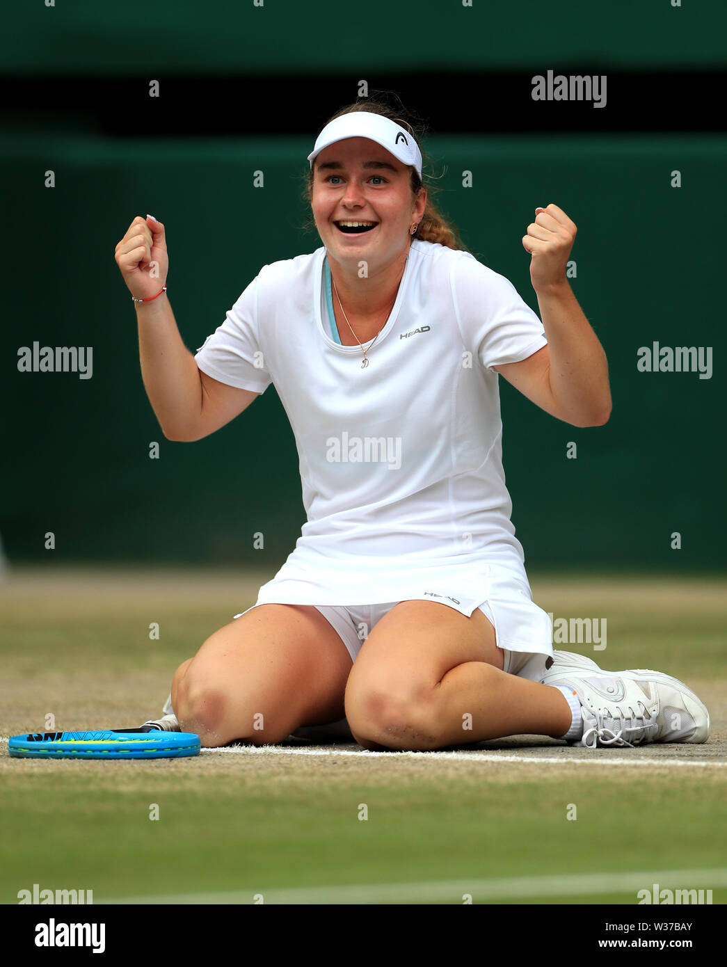 Daria Snigur celebrates winning the girls singles final against Alexa ...