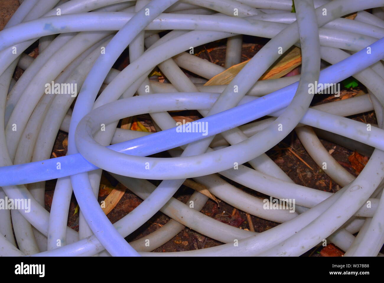 Tangled hosepipe hi-res stock photography and images - Alamy