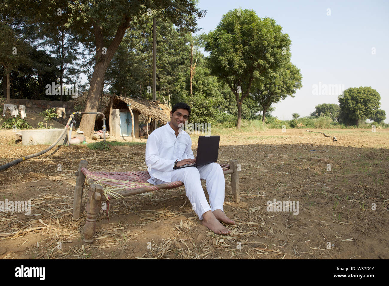 India farmer computer hi-res stock photography and images - Alamy