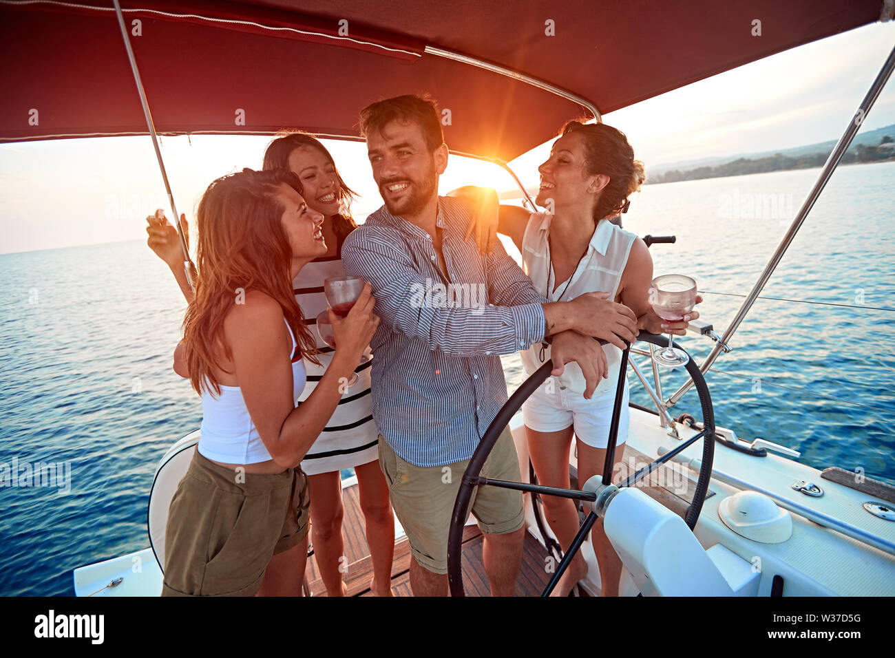 Group of friends on a sailboat hi-res stock photography and images - Alamy