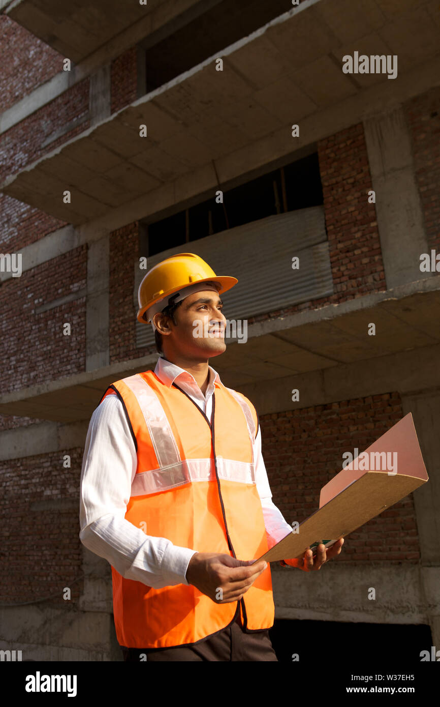 Engineer doing paperwork site hi-res stock photography and images - Alamy
