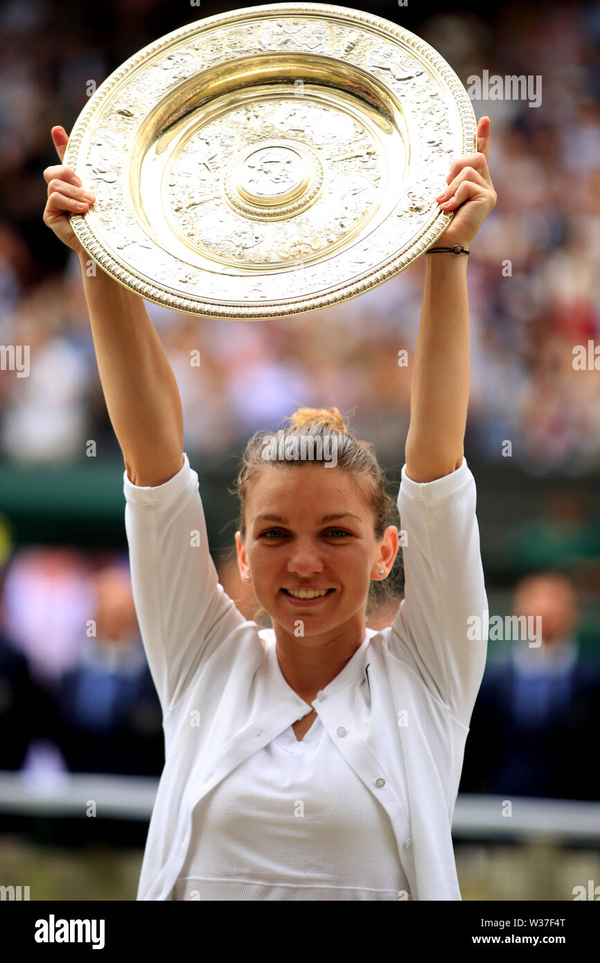 Simona Halep celebrates winning the women's singles final on day twelve ...