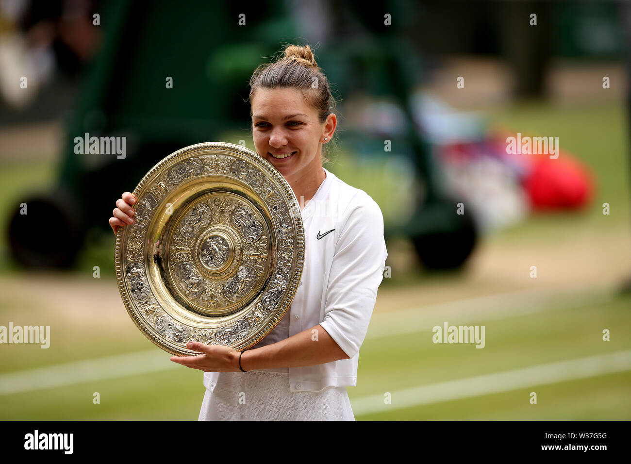 Halep wimbledon trophy hi-res stock photography and images - Alamy