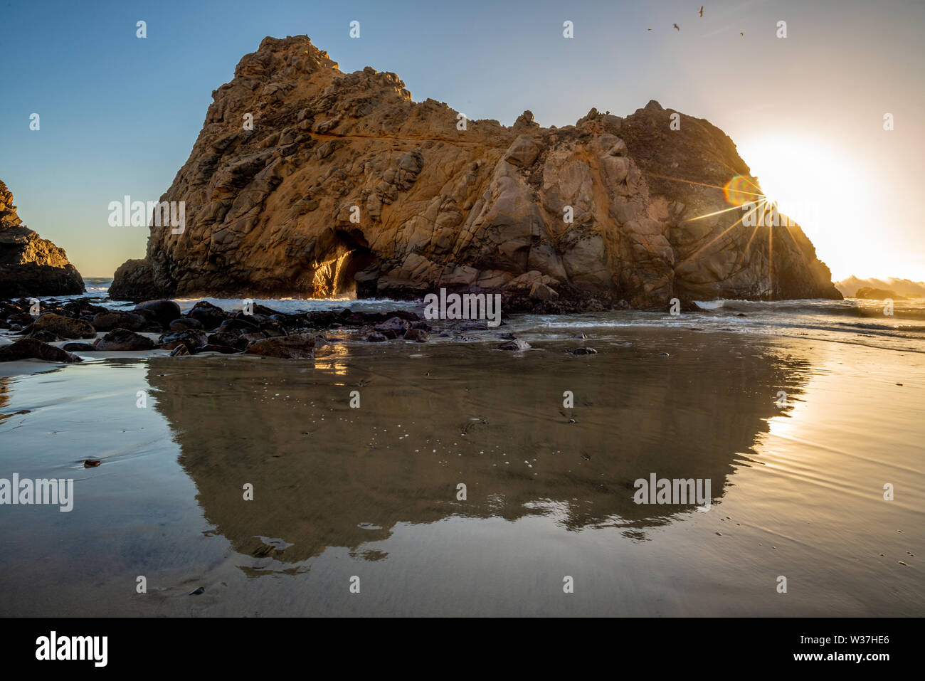 Keyhole rock at pfeiffer beach hi-res stock photography and images - Alamy