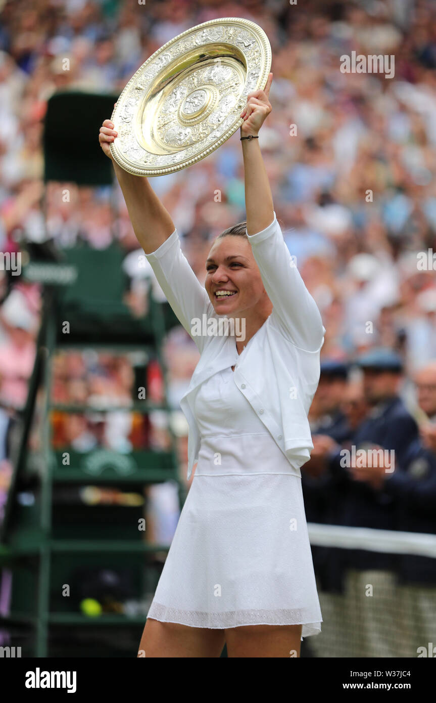 Simona halep wins wimbledon hi-res stock photography and images - Alamy