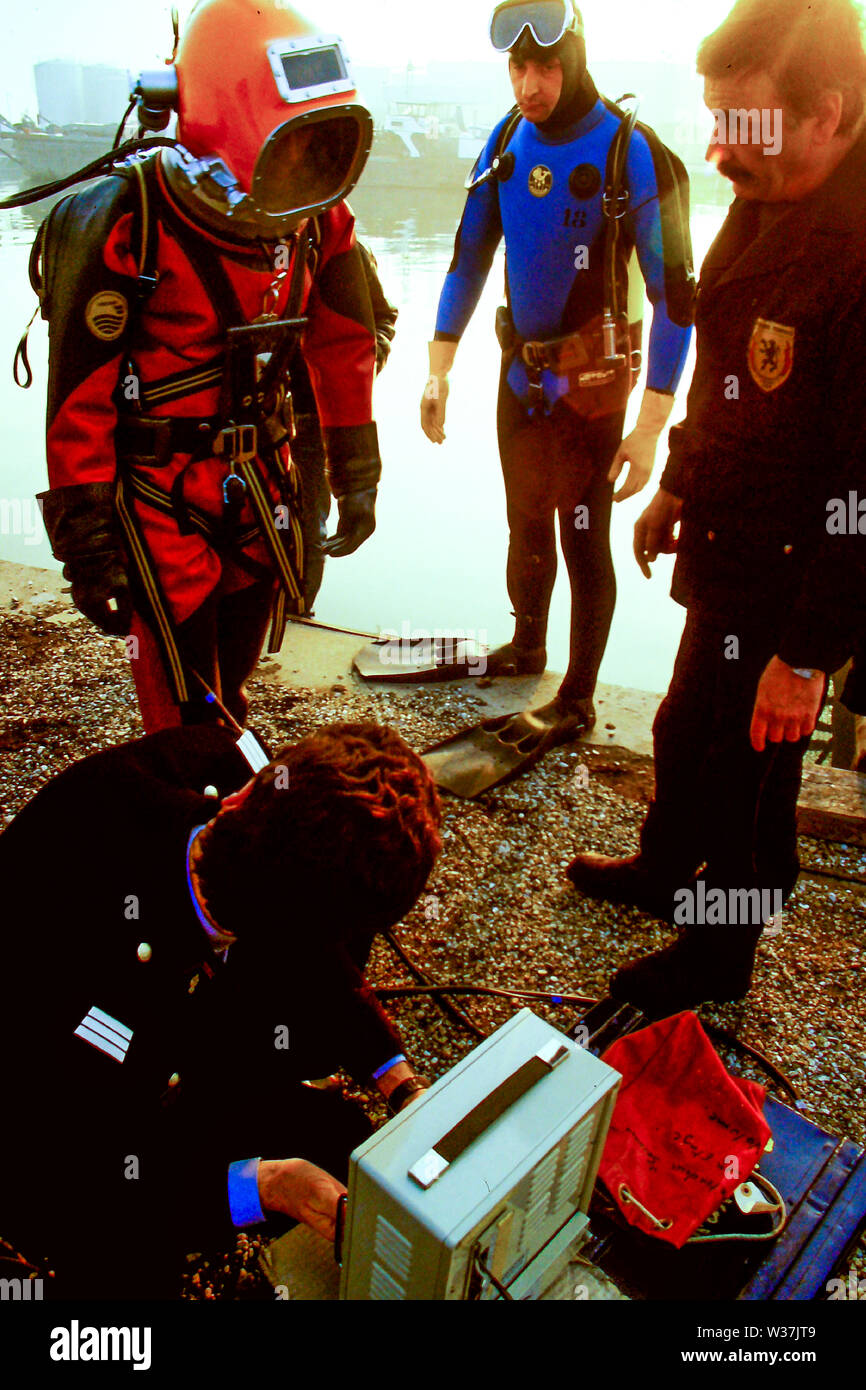 Archives 90s: Firefighters test special diving suit made for ...