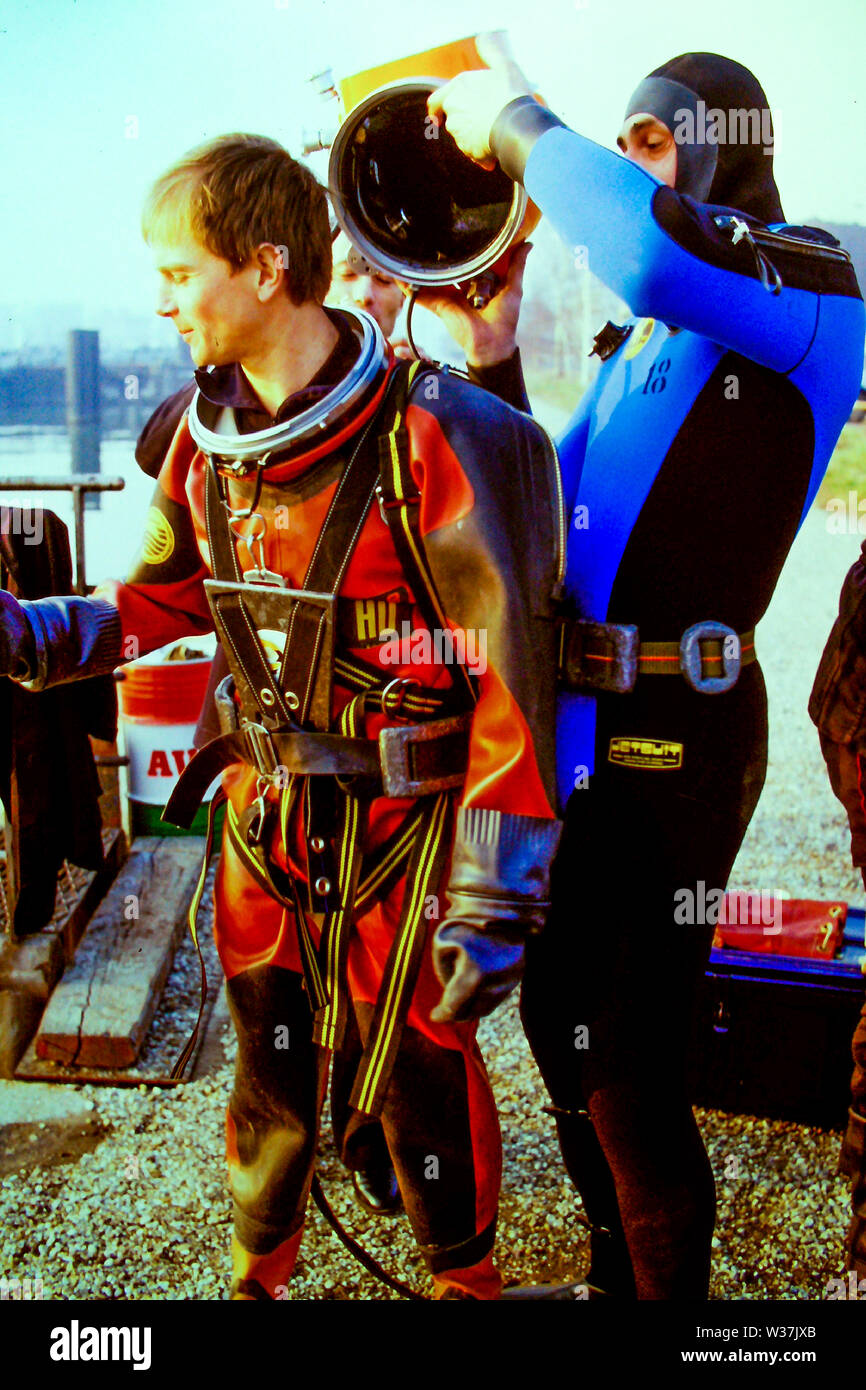 Archives 90s: Firefighters test special diving suit made for ...